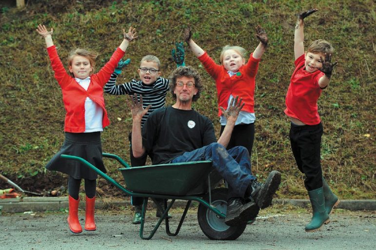 Green fingers get planting in Batchley - The Redditch Standard