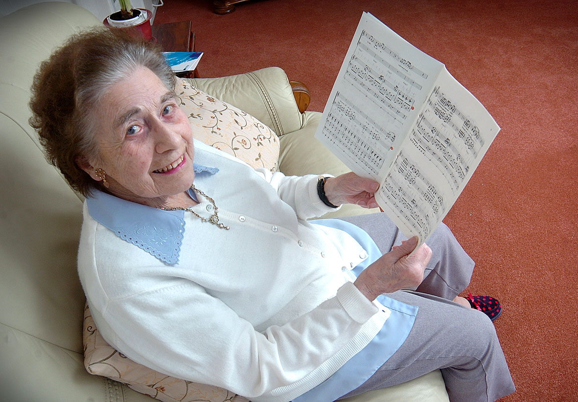 Redditch singer Jean’s still on form at the age of 90 - The Redditch ...