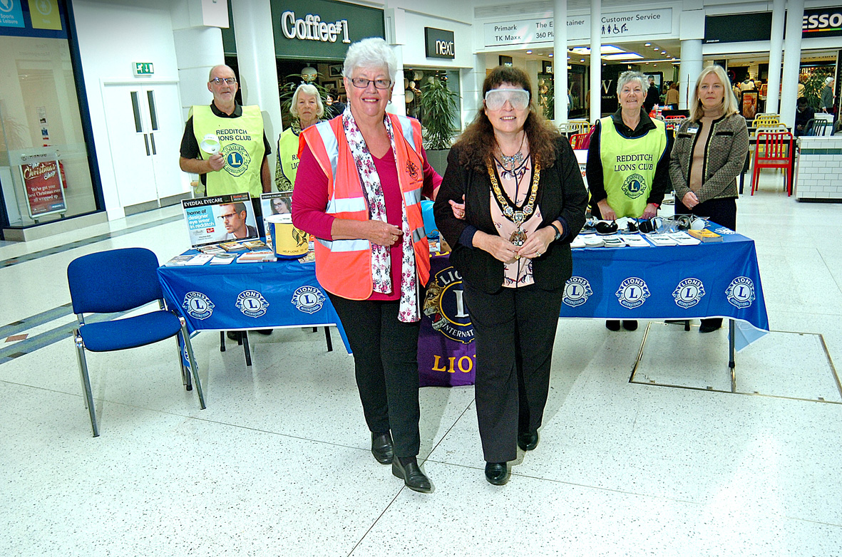 Redditch Lions raise sight loss awareness - The Redditch Standard