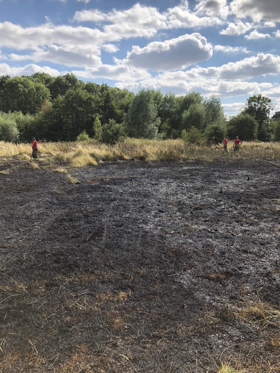 Large fire takes out 80 square metre of grassland in Redditch - The ...