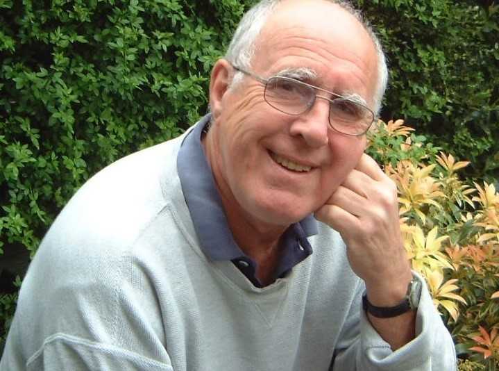 Inkberrow artist John Harris attends unveiling of stained glass window ...