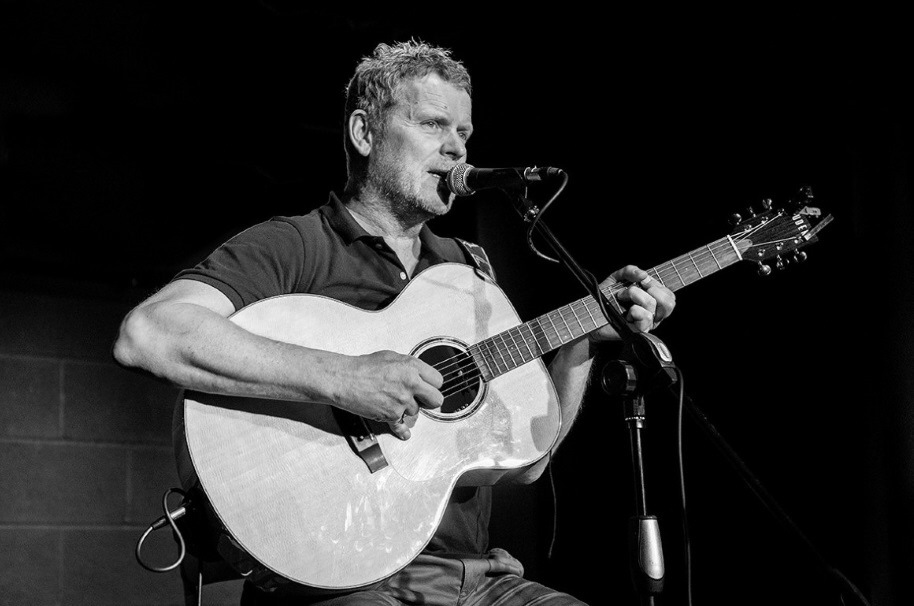 Trio of stars roll back the years in a glorious gig of Britpop and ...