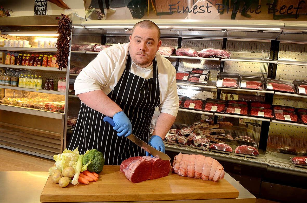 Redditch chef Tom's Sunday lunch raffle proves a winner for NHS - The ...