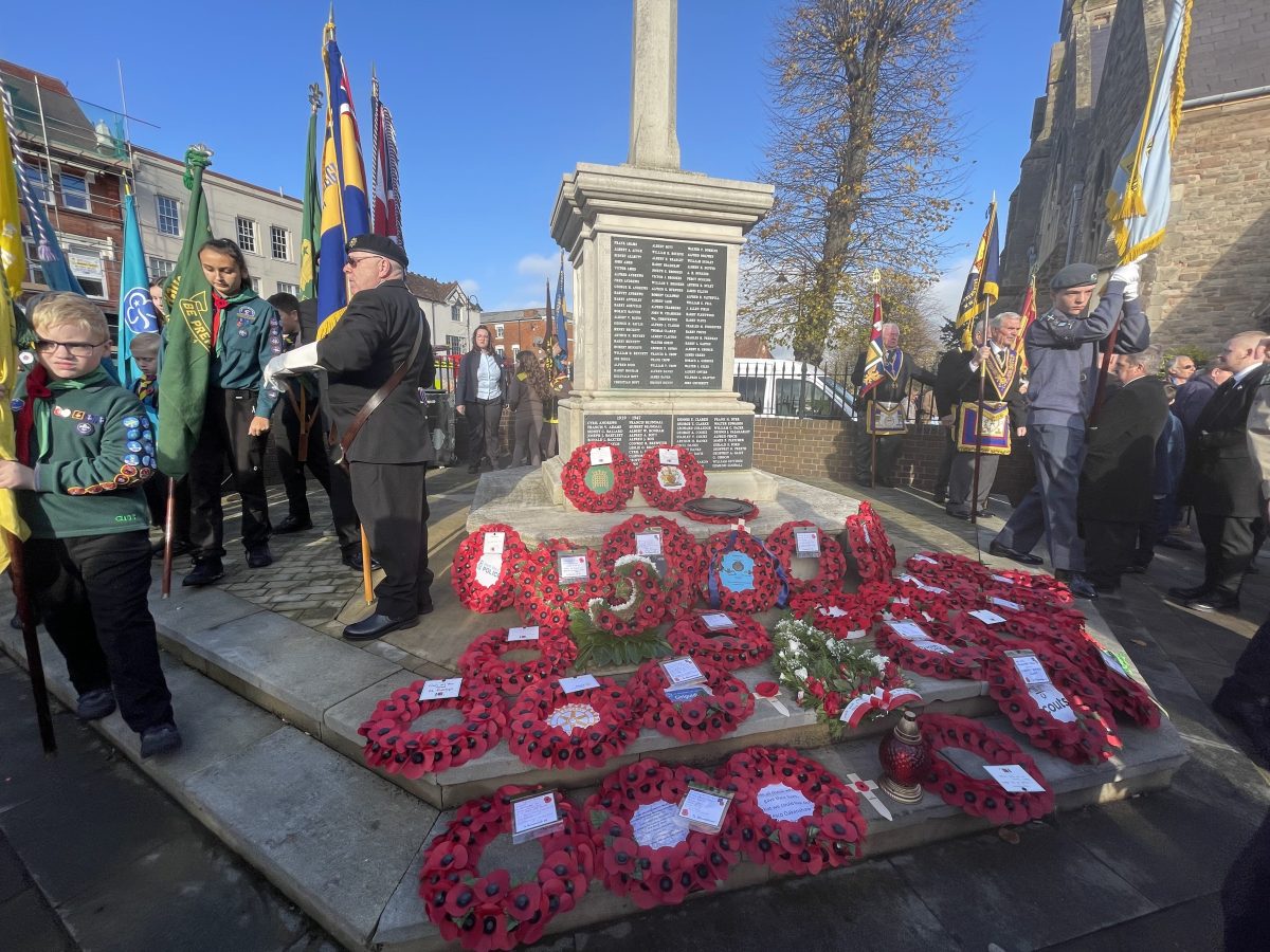 IN PICTURES AND VIDEO - Hundreds attend Redditch Remembrance Sunday ...