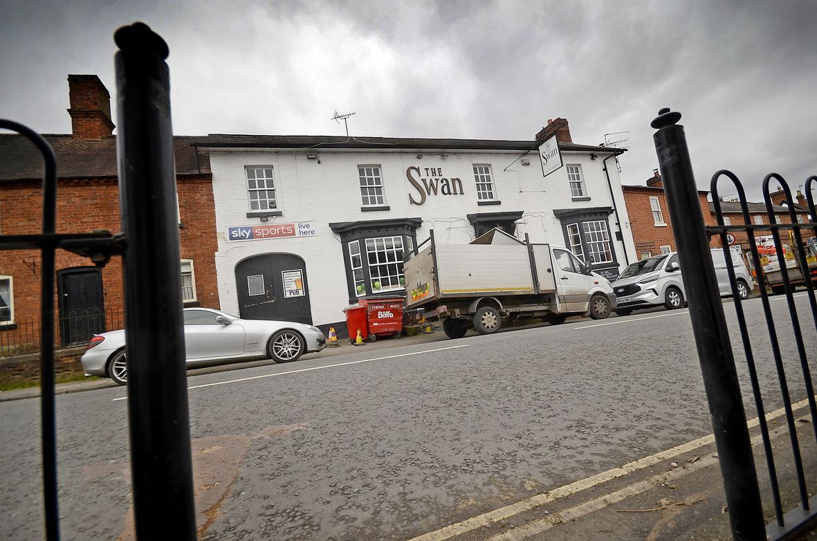 UPDATE - The Swan pub in Alvechurch 'closed until further notice' after ...